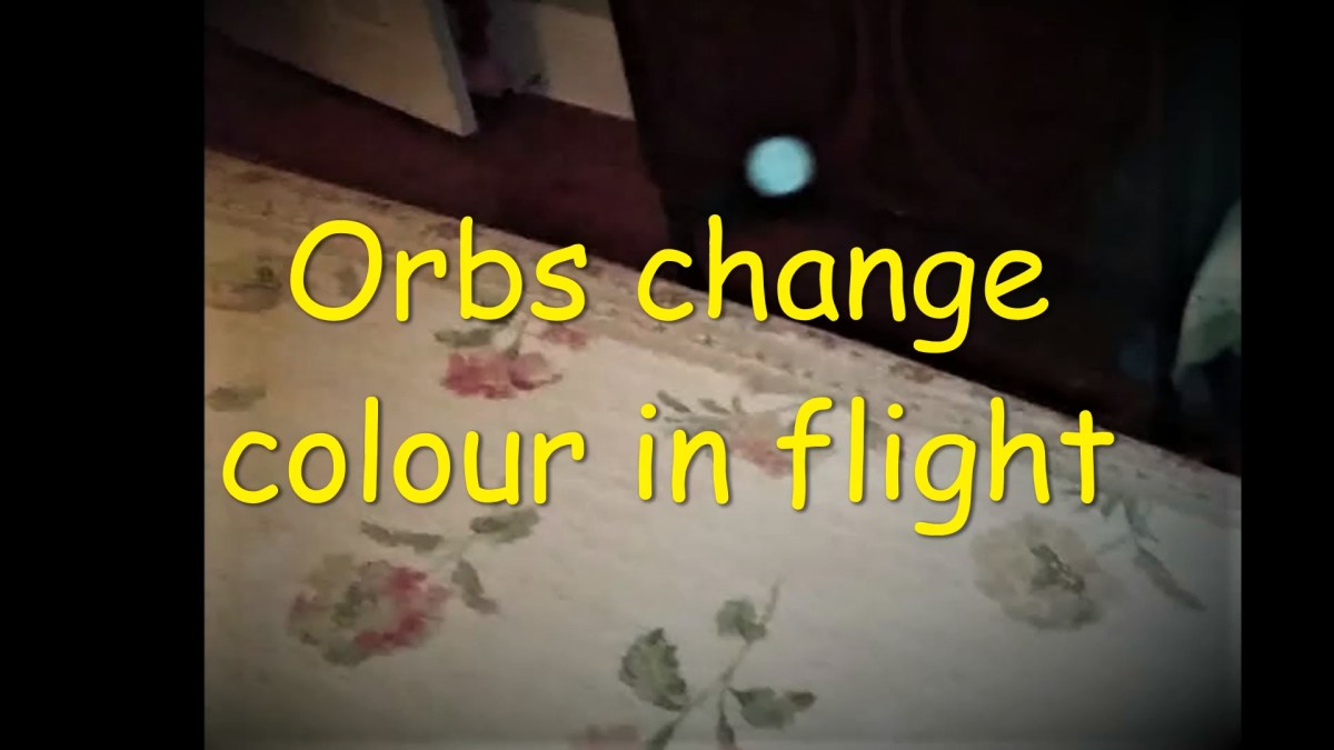 Orbs Change Colour/Color in Mid-Flight – VIDEO! – ORBICLE TIMES
